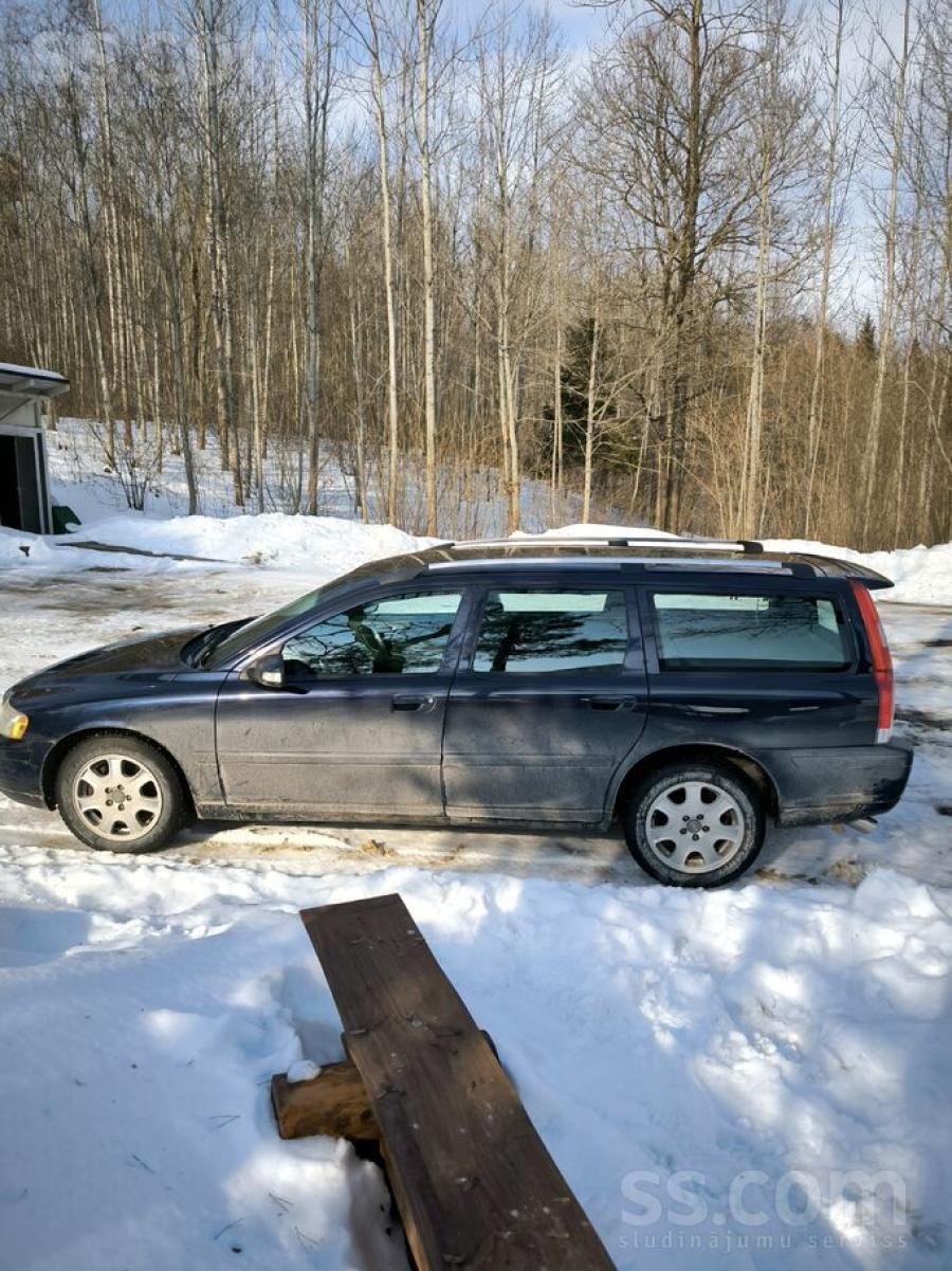 Zils Volvo V70 2007 Jēkabpils, ar dzinēja tilpumu 2.40 L un nobraukumu 334 tūkst. km par 3050 €, foto 1 vietnē AUTOMOTO.COM.LV