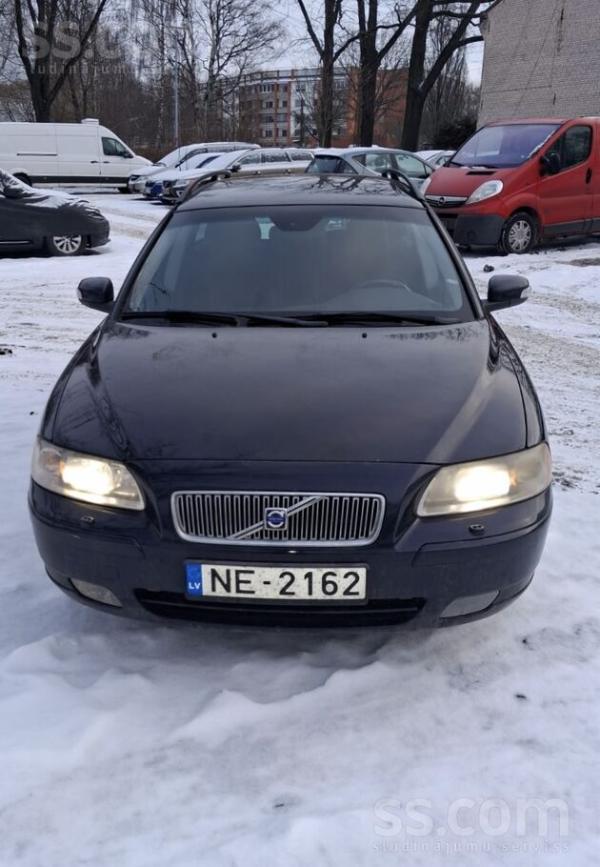 Zils Volvo V70 2007 Rīga, ar dzinēja tilpumu 2.40 L un nobraukumu 335 tūkst. km par 2600 €, foto 1 vietnē AUTOMOTO.COM.LV