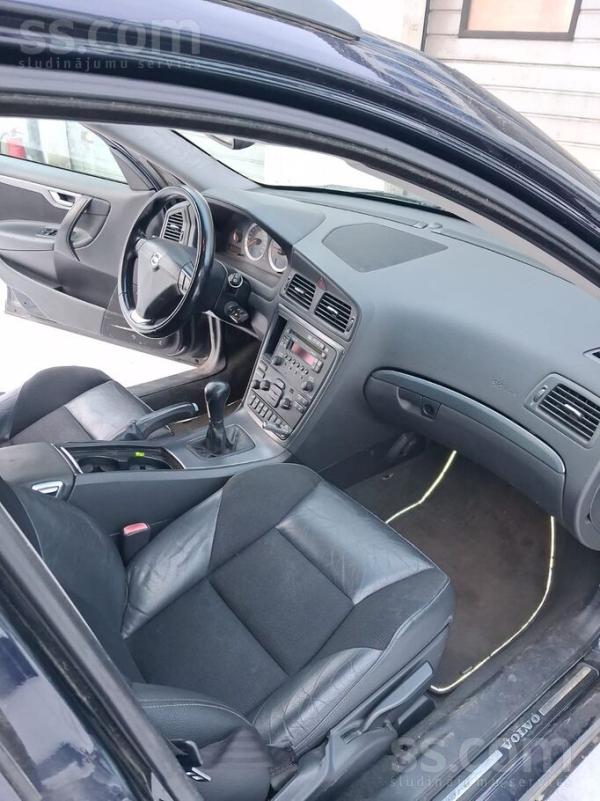 Zils Volvo V70 2007 Rīga, ar dzinēja tilpumu 2.40 L un nobraukumu 335 tūkst. km par 2600 €, foto 5 vietnē AUTOMOTO.COM.LV