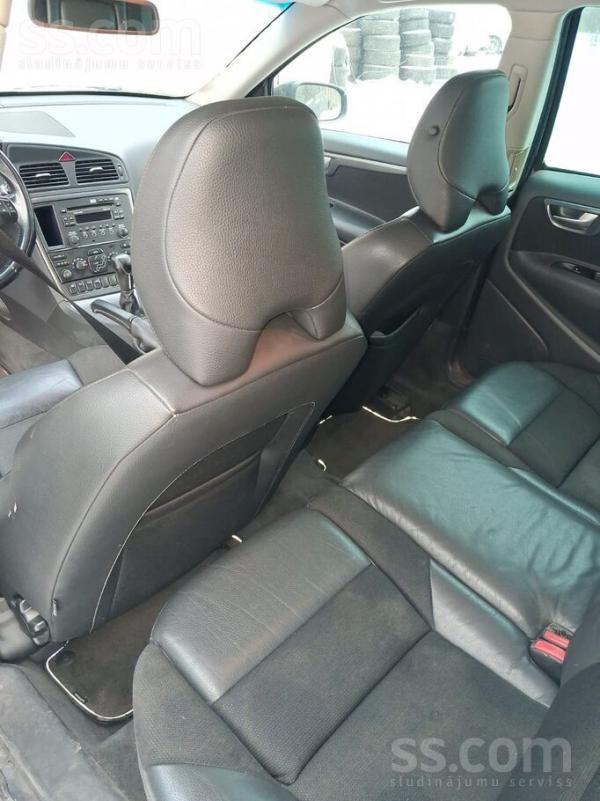 Zils Volvo V70 2007 Rīga, ar dzinēja tilpumu 2.40 L un nobraukumu 335 tūkst. km par 2600 €, foto 7 vietnē AUTOMOTO.COM.LV