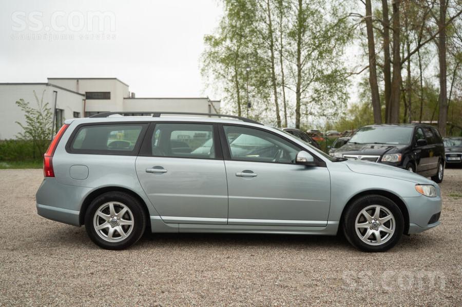 Zils Volvo V70 2007 Liepāja, ar dzinēja tilpumu 2.40 L un nobraukumu 352 tūkst. km par 4900 €, foto 5 vietnē AUTOMOTO.COM.LV
