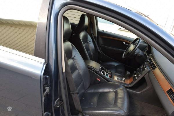 Blue Volvo V70 2007 in Vilnius, with an engine capacity of 2.40 L and mileage of 408 thousand km for 2600 €, photo 8 on AUTOMOTO.COM.LV