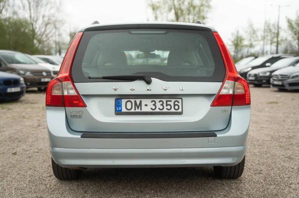 Zils Volvo V70 2007 Liepāja, ar dzinēja tilpumu 2.40 L un nobraukumu 352 tūkst. km par 4900 €, foto 6 vietnē AUTOMOTO.COM.LV