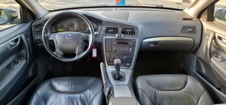 Zils Volvo V70 2007 Valmiera, ar dzinēja tilpumu 2.40 L un nobraukumu 342 tūkst. km par 2500 €, foto 10 vietnē AUTOMOTO.COM.LV