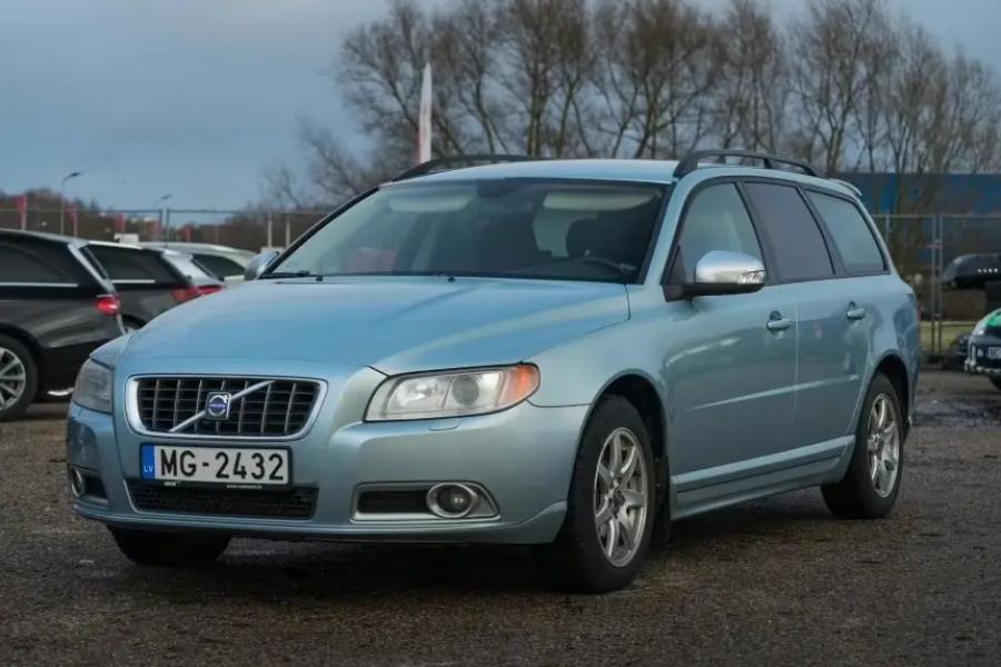 Blue Volvo V70 2007 in Liepaja, with an engine capacity of 2.40 L and mileage of 295 thousand km for 5450 €, photo 1 on AUTOMOTO.COM.LV