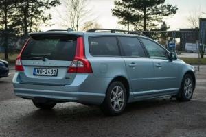Blue Volvo V70 2007 in Liepaja, with an engine capacity of 2.40 L and mileage of 295 thousand km for 5450 €, photo 5 on AUTOMOTO.COM.LV