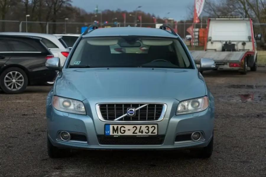 Blue Volvo V70 2007 in Liepaja, with an engine capacity of 2.40 L and mileage of 295 thousand km for 5450 €, photo 7 on AUTOMOTO.COM.LV