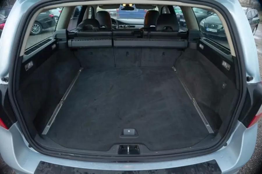 Blue Volvo V70 2007 in Liepaja, with an engine capacity of 2.40 L and mileage of 295 thousand km for 5450 €, photo 11 on AUTOMOTO.COM.LV