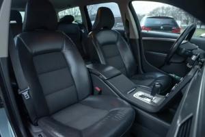 Blue Volvo V70 2007 in Liepaja, with an engine capacity of 2.40 L and mileage of 295 thousand km for 5450 €, photo 13 on AUTOMOTO.COM.LV