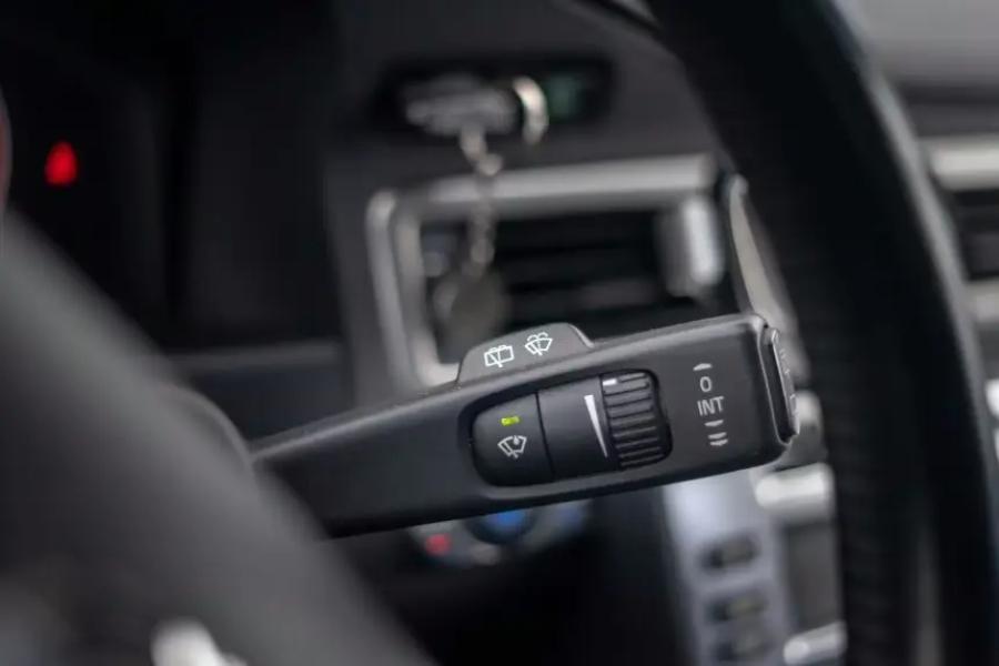 Blue Volvo V70 2007 in Liepaja, with an engine capacity of 2.40 L and mileage of 295 thousand km for 5450 €, photo 20 on AUTOMOTO.COM.LV