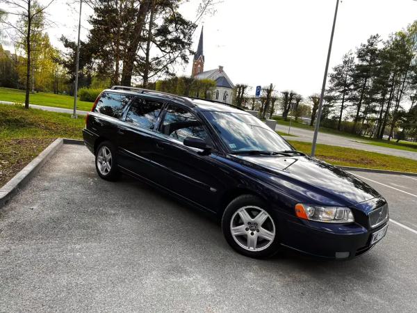 Blue Volvo V70 2007 in Riga, with an engine capacity of 2.40 L and mileage of 344 thousand km for 3600 €, photo 1 on AUTOMOTO.COM.LV