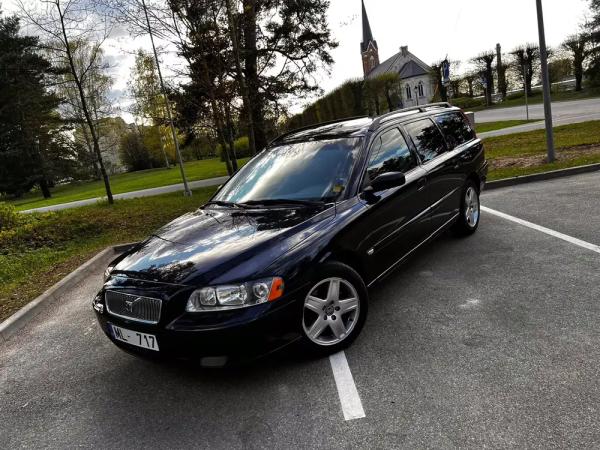Blue Volvo V70 2007 in Riga, with an engine capacity of 2.40 L and mileage of 344 thousand km for 3600 €, photo 2 on AUTOMOTO.COM.LV