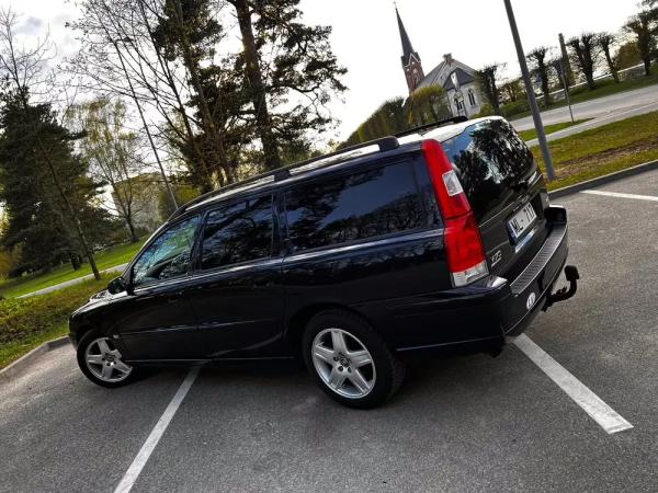 Blue Volvo V70 2007 in Riga, with an engine capacity of 2.40 L and mileage of 344 thousand km for 3600 €, photo 4 on AUTOMOTO.COM.LV