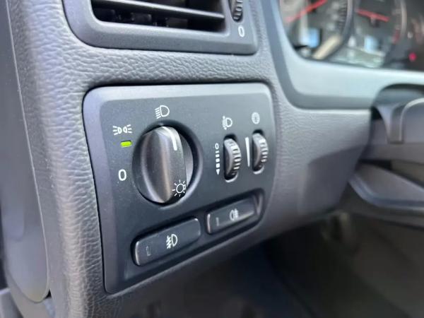 Blue Volvo V70 2007 in Riga, with an engine capacity of 2.40 L and mileage of 344 thousand km for 3600 €, photo 9 on AUTOMOTO.COM.LV