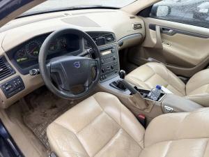 Zils Volvo V70 2007 Rīga, ar dzinēja tilpumu 2.40 L un nobraukumu 238 tūkst. km par 3700 €, foto 3 vietnē AUTOMOTO.COM.LV