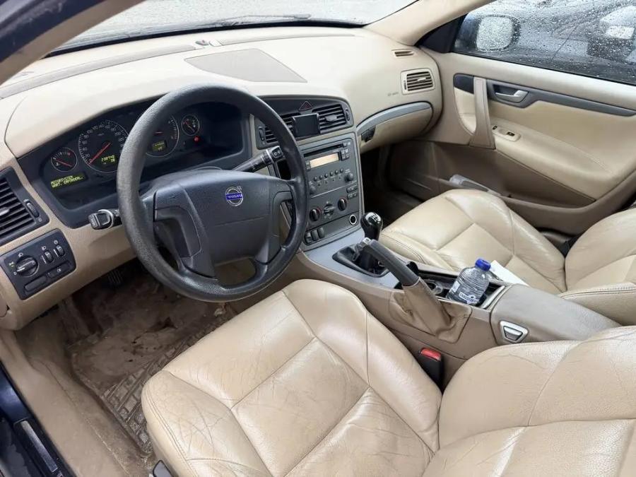 Zils Volvo V70 2007 Rīga, ar dzinēja tilpumu 2.40 L un nobraukumu 238 tūkst. km par 3700 €, foto 3 vietnē AUTOMOTO.COM.LV