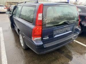 Zils Volvo V70 2007 Rīga, ar dzinēja tilpumu 2.40 L un nobraukumu 238 tūkst. km par 3700 €, foto 4 vietnē AUTOMOTO.COM.LV