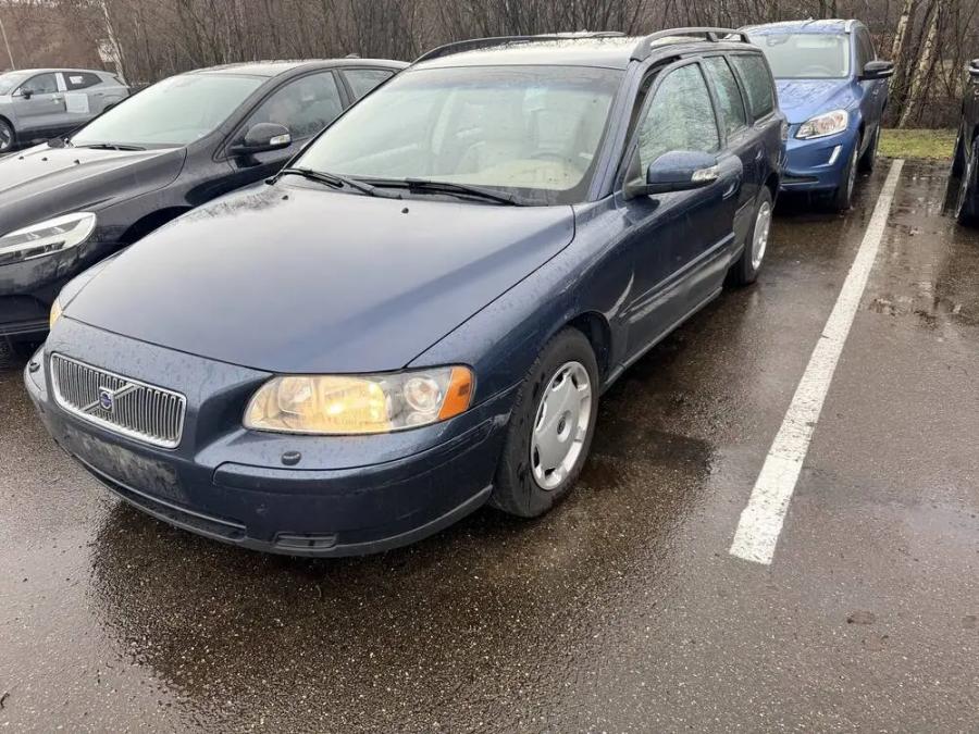 Zils Volvo V70 2007 Rīga, ar dzinēja tilpumu 2.40 L un nobraukumu 238 tūkst. km par 3700 €, foto 5 vietnē AUTOMOTO.COM.LV