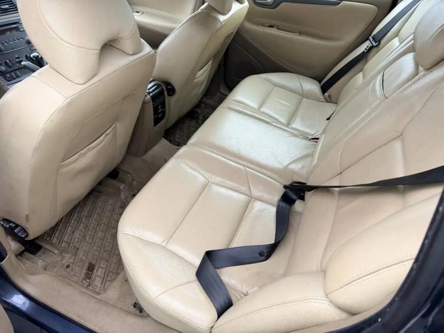 Zils Volvo V70 2007 Rīga, ar dzinēja tilpumu 2.40 L un nobraukumu 238 tūkst. km par 3700 €, foto 6 vietnē AUTOMOTO.COM.LV