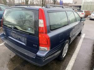 Zils Volvo V70 2007 Rīga, ar dzinēja tilpumu 2.40 L un nobraukumu 238 tūkst. km par 3700 €, foto 7 vietnē AUTOMOTO.COM.LV
