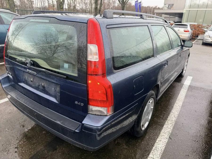 Zils Volvo V70 2007 Rīga, ar dzinēja tilpumu 2.40 L un nobraukumu 238 tūkst. km par 3700 €, foto 7 vietnē AUTOMOTO.COM.LV