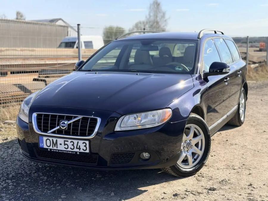 Blue Volvo V70 2007 in Riga, with an engine capacity of 2.40 L and mileage of 307 thousand km for 4250 €, photo 4 on AUTOMOTO.COM.LV