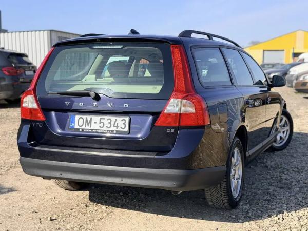 Blue Volvo V70 2007 in Riga, with an engine capacity of 2.40 L and mileage of 307 thousand km for 4250 €, photo 4 on AUTOMOTO.COM.LV