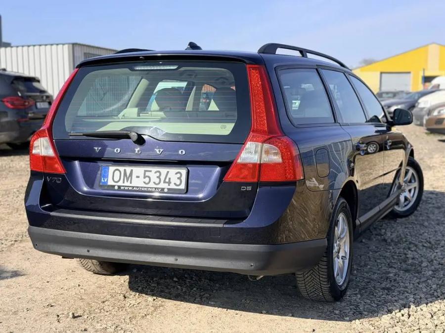 Blue Volvo V70 2007 in Riga, with an engine capacity of 2.40 L and mileage of 307 thousand km for 4250 €, photo 5 on AUTOMOTO.COM.LV