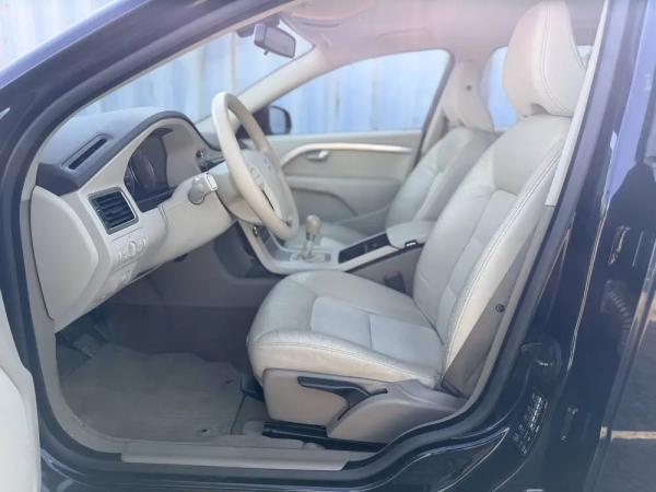 Blue Volvo V70 2007 in Riga, with an engine capacity of 2.40 L and mileage of 307 thousand km for 4250 €, photo 10 on AUTOMOTO.COM.LV