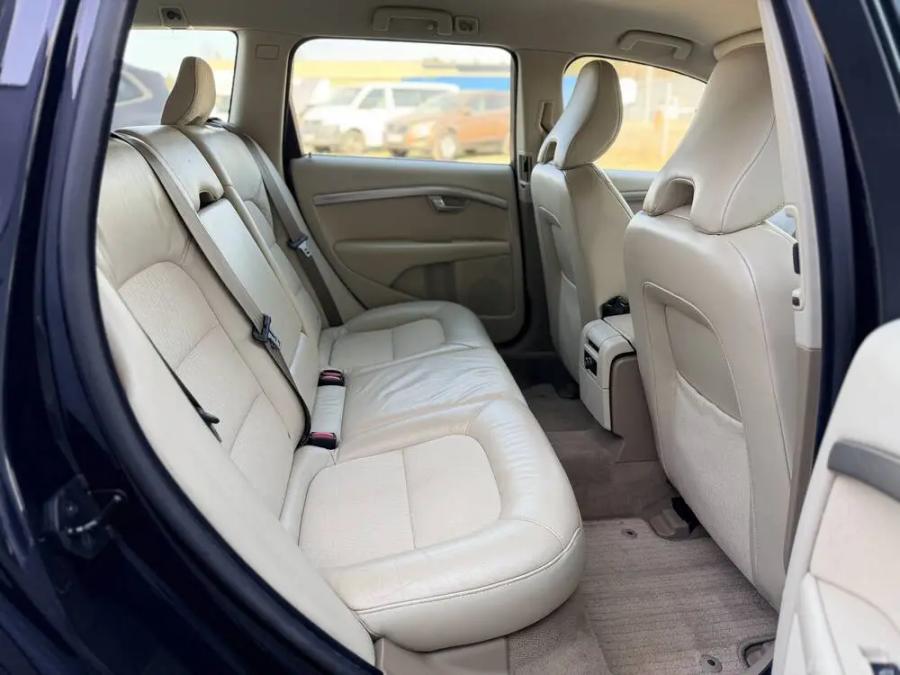 Blue Volvo V70 2007 in Riga, with an engine capacity of 2.40 L and mileage of 307 thousand km for 4250 €, photo 15 on AUTOMOTO.COM.LV