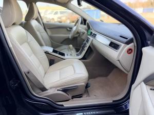 Blue Volvo V70 2007 in Riga, with an engine capacity of 2.40 L and mileage of 307 thousand km for 4250 €, photo 16 on AUTOMOTO.COM.LV