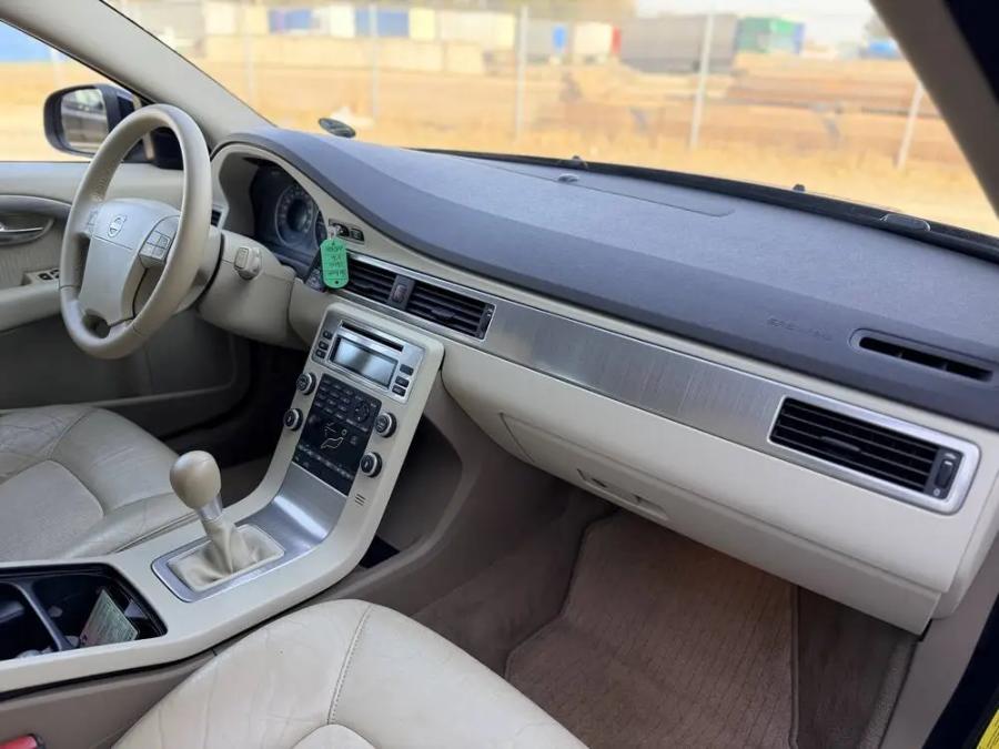 Blue Volvo V70 2007 in Riga, with an engine capacity of 2.40 L and mileage of 307 thousand km for 4250 €, photo 17 on AUTOMOTO.COM.LV