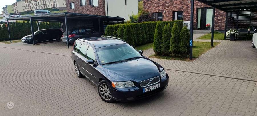 Blue Volvo V70 2007 in Vilnius, with an engine capacity of 2.40 L and mileage of 323 thousand km for 2150 €, photo 1 on AUTOMOTO.COM.LV