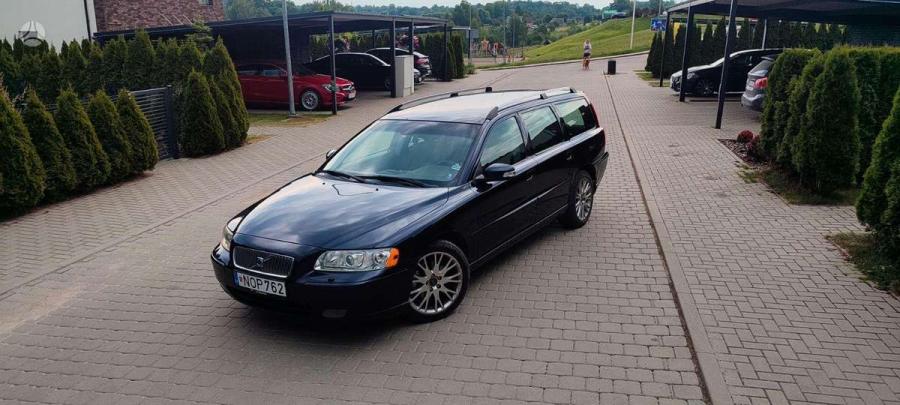Blue Volvo V70 2007 in Vilnius, with an engine capacity of 2.40 L and mileage of 323 thousand km for 2150 €, photo 3 on AUTOMOTO.COM.LV