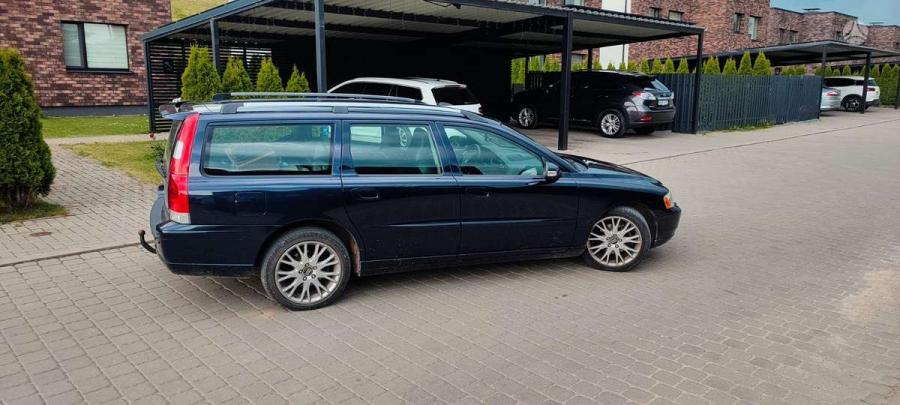 Blue Volvo V70 2007 in Vilnius, with an engine capacity of 2.40 L and mileage of 323 thousand km for 2150 €, photo 5 on AUTOMOTO.COM.LV