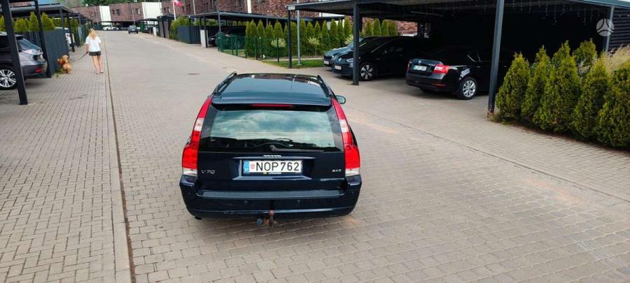 Blue Volvo V70 2007 in Vilnius, with an engine capacity of 2.40 L and mileage of 323 thousand km for 2150 €, photo 7 on AUTOMOTO.COM.LV