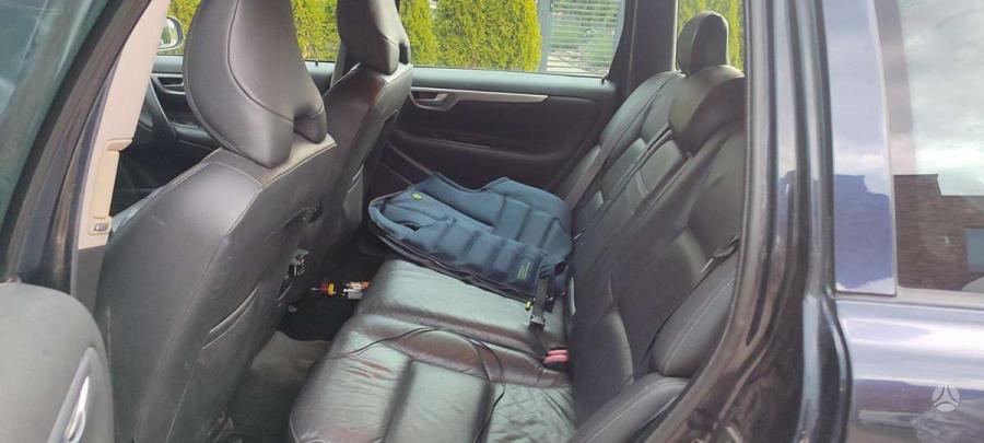 Blue Volvo V70 2007 in Vilnius, with an engine capacity of 2.40 L and mileage of 323 thousand km for 2150 €, photo 13 on AUTOMOTO.COM.LV