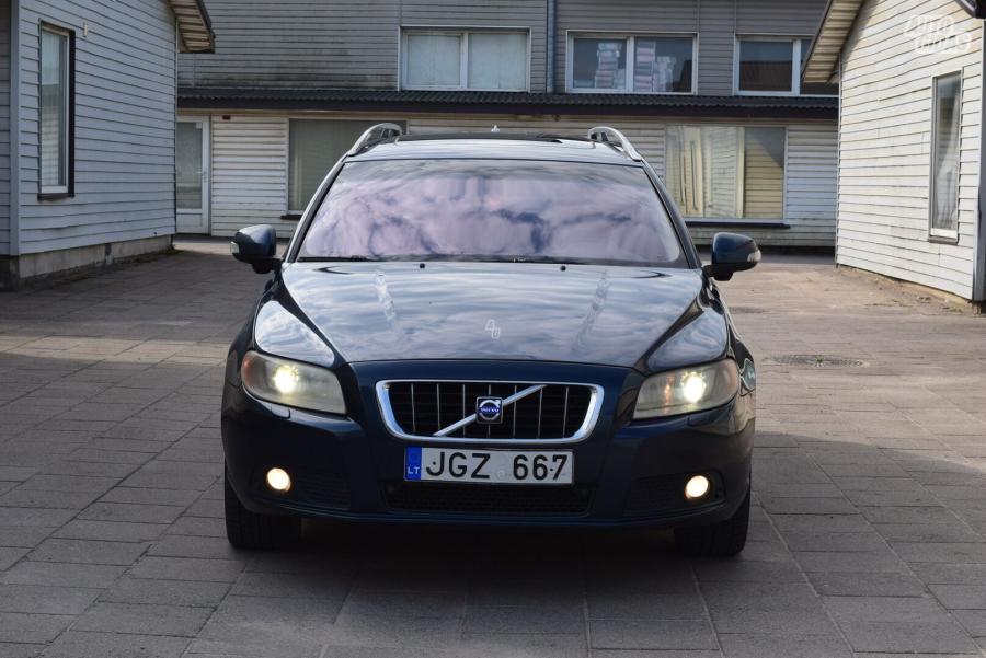 Blue Volvo V70 2007 in Vilnius, with an engine capacity of 2.40 L and mileage of 408 thousand km for 2300 €, photo 3 on AUTOMOTO.COM.LV