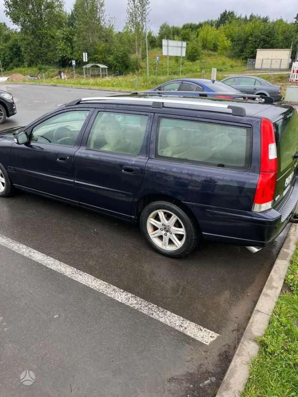 Zils Volvo V70 2007 Viļņa, ar dzinēja tilpumu 2.40 L un nobraukumu 408 tūkst. km par 1600 €, foto 5 vietnē AUTOMOTO.COM.LV