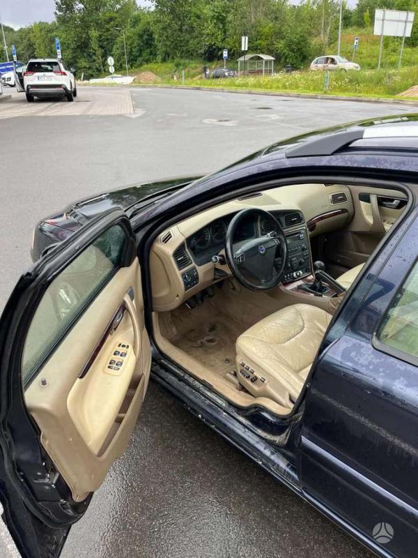 Zils Volvo V70 2007 Viļņa, ar dzinēja tilpumu 2.40 L un nobraukumu 408 tūkst. km par 1600 €, foto 10 vietnē AUTOMOTO.COM.LV