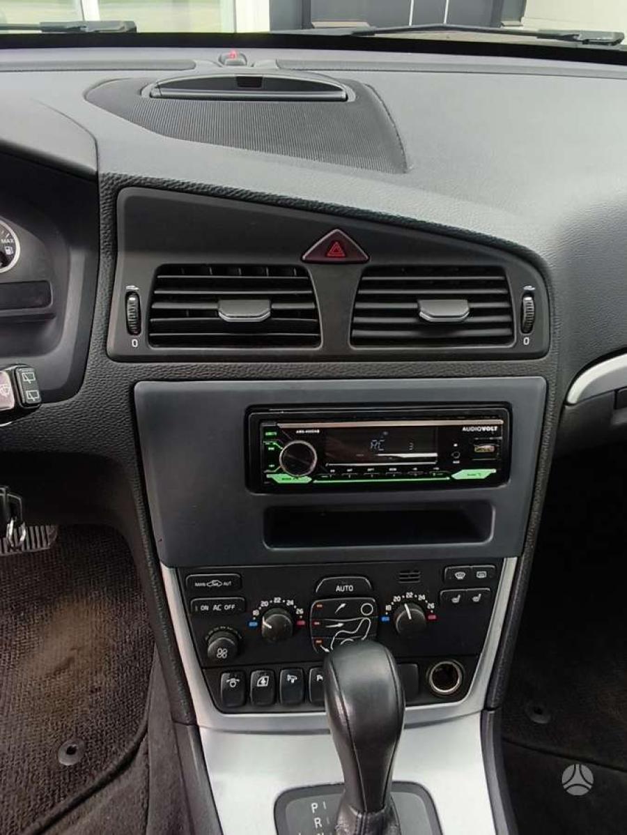 Zils Volvo V70 2007 Viļņa, ar dzinēja tilpumu 2.40 L un nobraukumu 278 tūkst. km par 3250 €, foto 18 vietnē AUTOMOTO.COM.LV