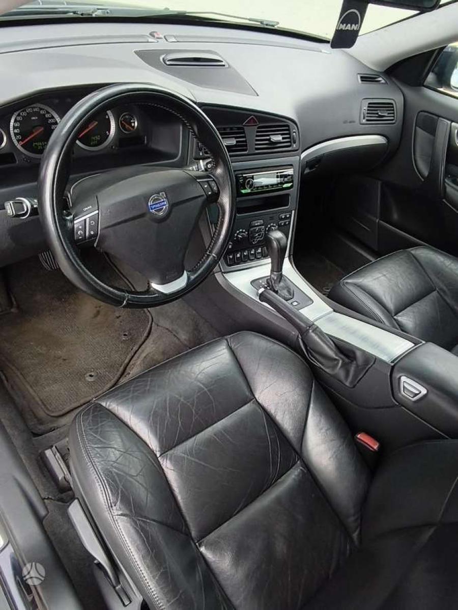 Zils Volvo V70 2007 Viļņa, ar dzinēja tilpumu 2.40 L un nobraukumu 278 tūkst. km par 3250 €, foto 20 vietnē AUTOMOTO.COM.LV