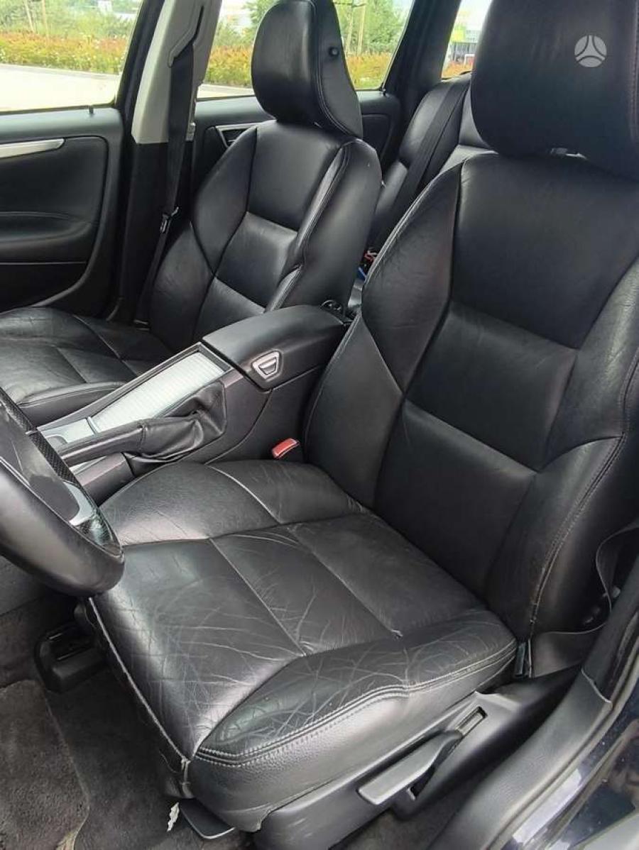 Zils Volvo V70 2007 Viļņa, ar dzinēja tilpumu 2.40 L un nobraukumu 278 tūkst. km par 3250 €, foto 29 vietnē AUTOMOTO.COM.LV
