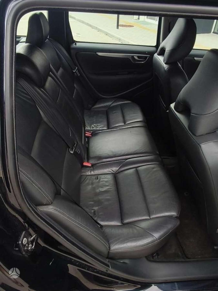 Zils Volvo V70 2007 Viļņa, ar dzinēja tilpumu 2.40 L un nobraukumu 278 tūkst. km par 3250 €, foto 31 vietnē AUTOMOTO.COM.LV