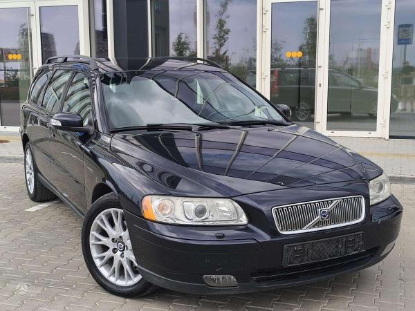 Blue Volvo V70 2007 in Vilnius, with an engine capacity of 2.40 L and mileage of 278 thousand km for 3250 €, photo 4 on AUTOMOTO.COM.LV