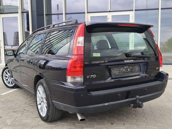 Blue Volvo V70 2007 in Vilnius, with an engine capacity of 2.40 L and mileage of 278 thousand km for 3250 €, photo 9 on AUTOMOTO.COM.LV