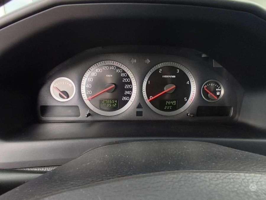 Zils Volvo V70 2007 Viļņa, ar dzinēja tilpumu 2.40 L un nobraukumu 278 tūkst. km par 3250 €, foto 15 vietnē AUTOMOTO.COM.LV
