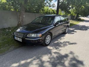 Zils Volvo V70 2007 Viļņa, ar dzinēja tilpumu 2.44 L un nobraukumu 300 tūkst. km par 500 €, foto  vietnē AUTOMOTO.COM.LV