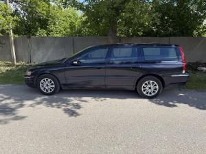 Blue Volvo V70 2007 in Vilnius, with an engine capacity of 2.44 L and mileage of 300 thousand km for 500 €, photo 3 on AUTOMOTO.COM.LV