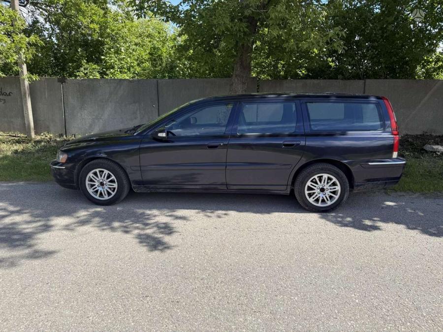 Blue Volvo V70 2007 in Vilnius, with an engine capacity of 2.44 L and mileage of 300 thousand km for 500 €, photo 3 on AUTOMOTO.COM.LV